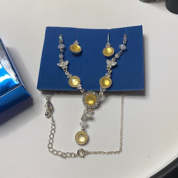 Avon | Jewelry | Avon Yellow Paste Gems Y Necklace And Dangle Earrings ...